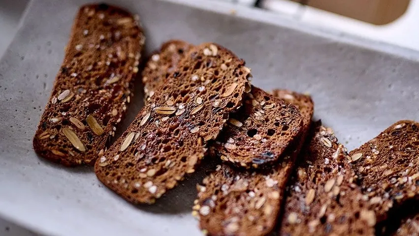 Receta de Rugbrød chips, pan de estilo nórdico